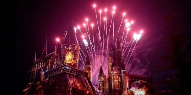 Universal Studio s New Harry Potter Light Show Is Absolutely MAGICAL universal-studio-s-new-harry-potter-light-show-is-absolutely-magical